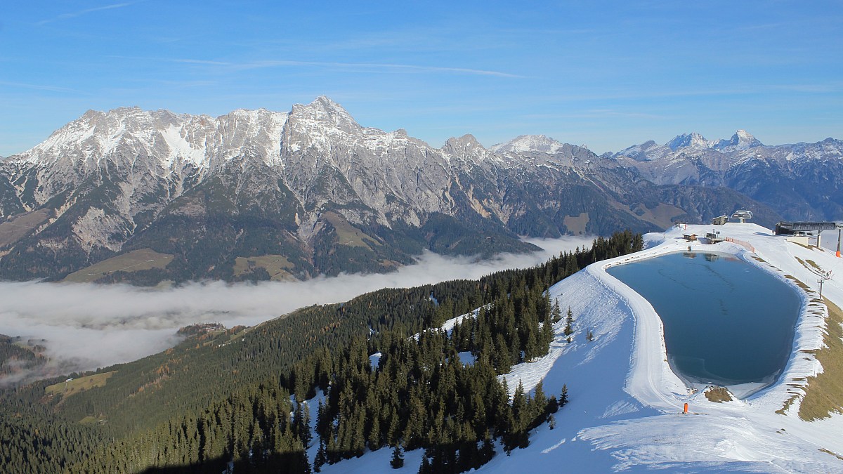 Großer Asitz Gipfelkreuz - Blick in die Leoganger Steinberge - Foto ...