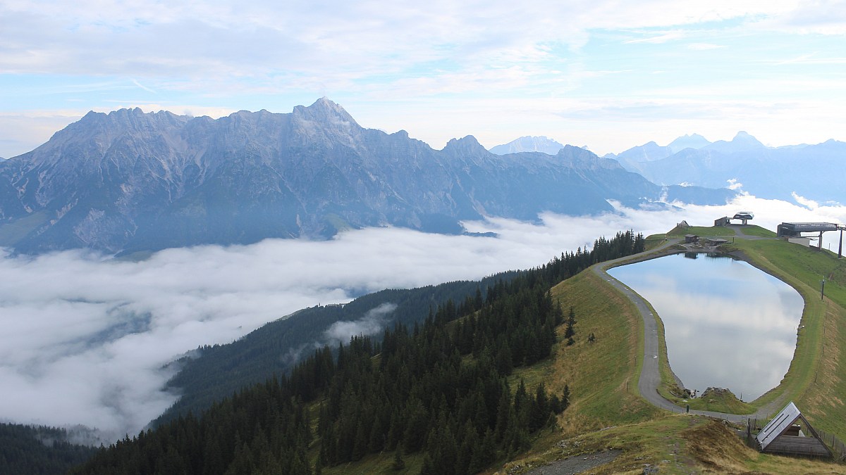 Großer Asitz Gipfelkreuz - Blick in die Leoganger Steinberge - Foto ...