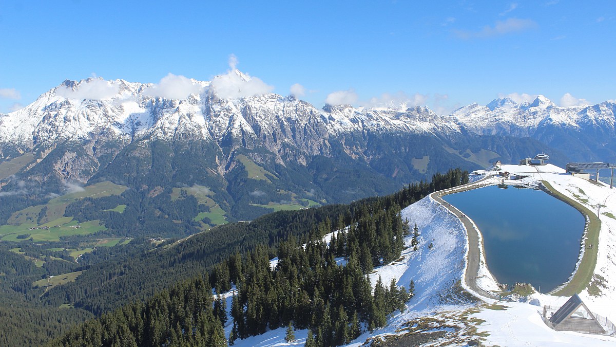 Großer Asitz Gipfelkreuz - Blick in die Leoganger Steinberge - Foto ...