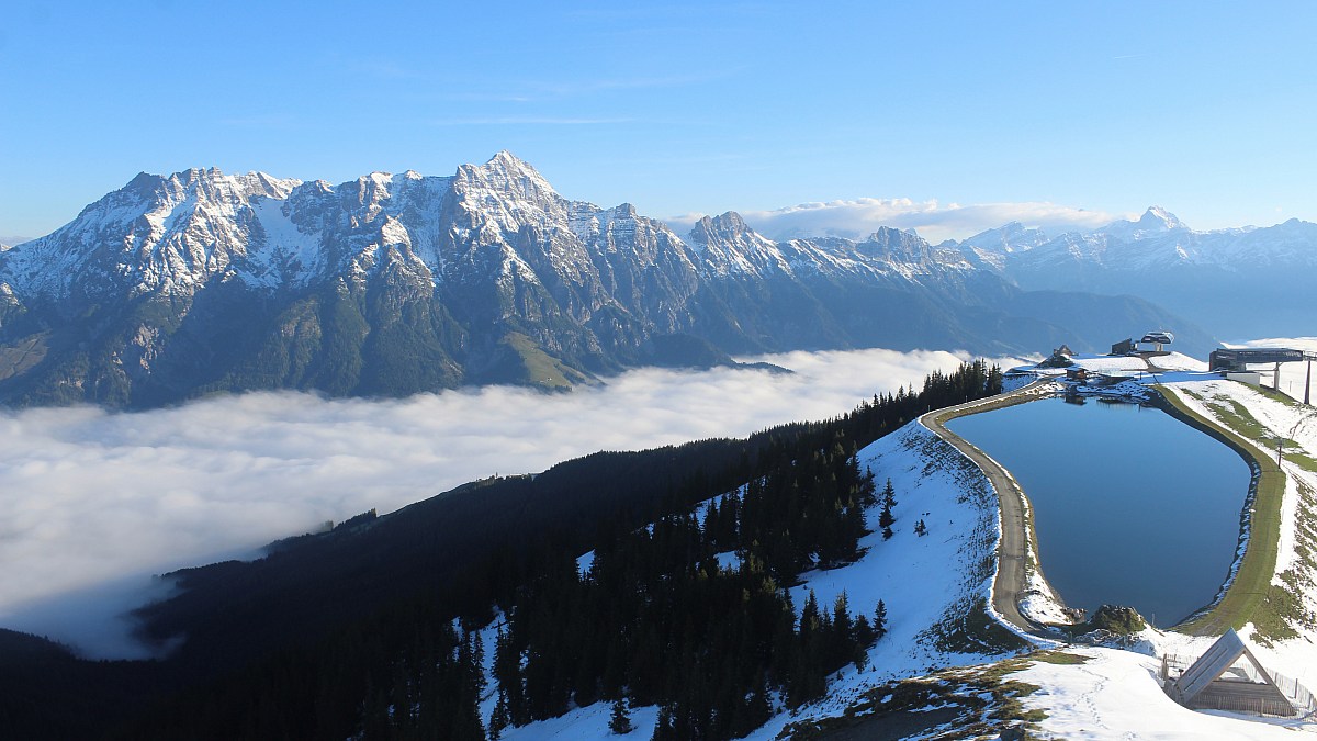 Großer Asitz Gipfelkreuz - Blick in die Leoganger Steinberge - Foto ...