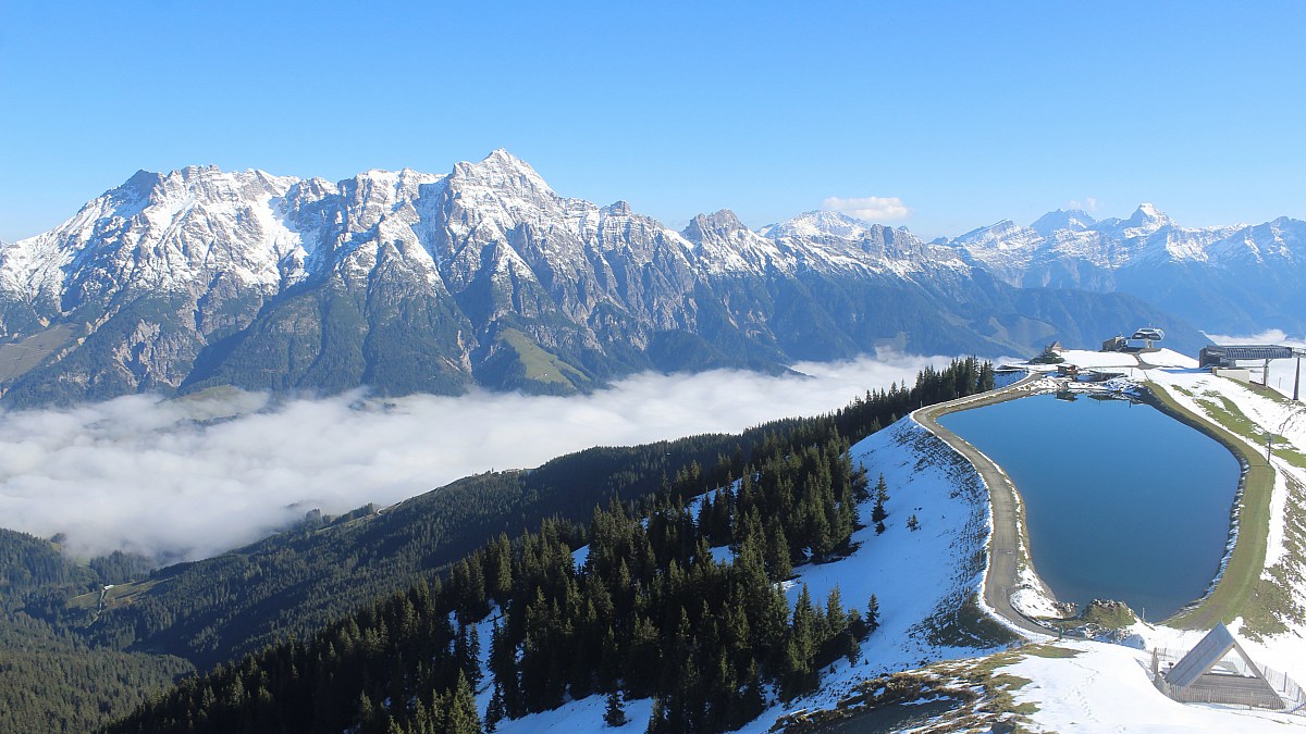 Großer Asitz Gipfelkreuz - Blick in die Leoganger Steinberge - Foto ...