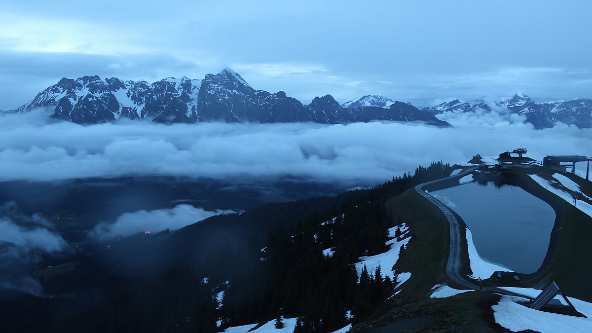 Großer Asitz Gipfelkreuz - Blick in die Leoganger Steinberge - Foto ...
