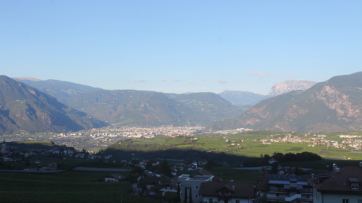 Gasthof Steinegger - Eppan Berg - Blick nach Osten - Foto-Webcam.eu