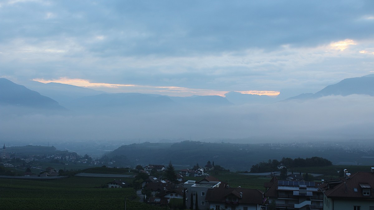 Gasthof Steinegger - Eppan Berg - Blick nach Osten - Foto-Webcam.eu