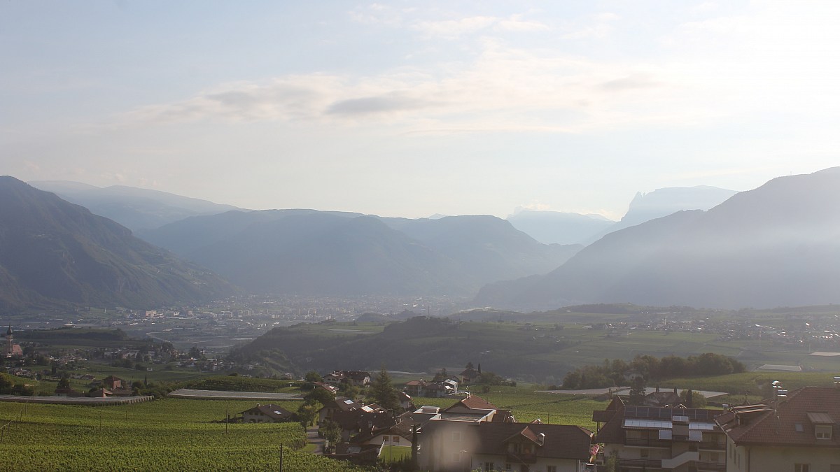 Gasthof Steinegger - Eppan Berg - Blick nach Osten - Foto-Webcam.eu