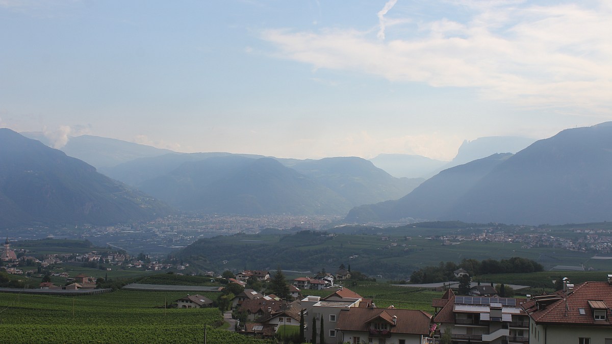 Gasthof Steinegger - Eppan Berg - Blick nach Osten - Foto-Webcam.eu