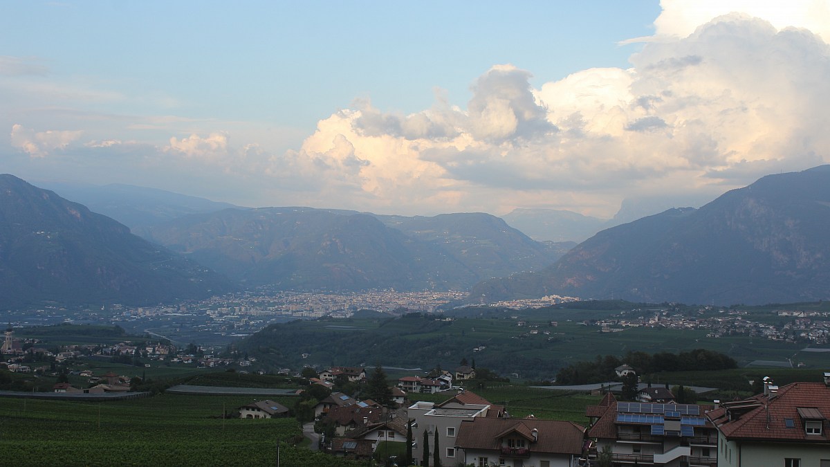 Gasthof Steinegger - Eppan Berg - Blick nach Osten - Foto-Webcam.eu