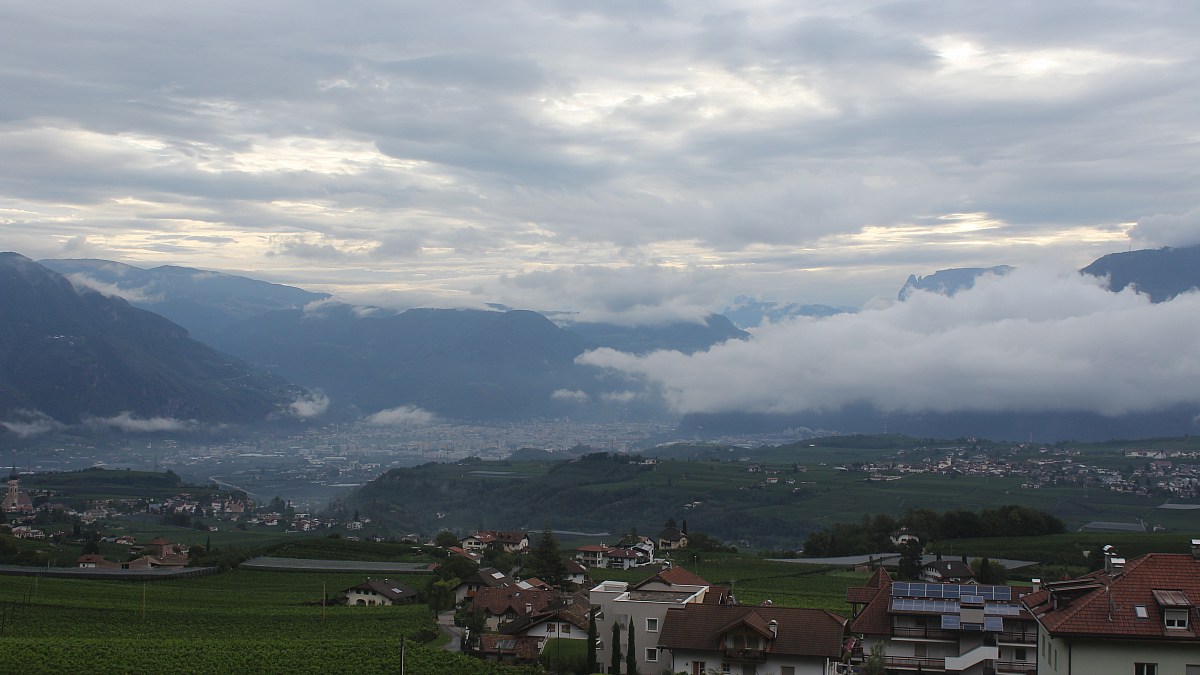 Gasthof Steinegger - Eppan Berg - Blick nach Osten - Foto-Webcam.eu