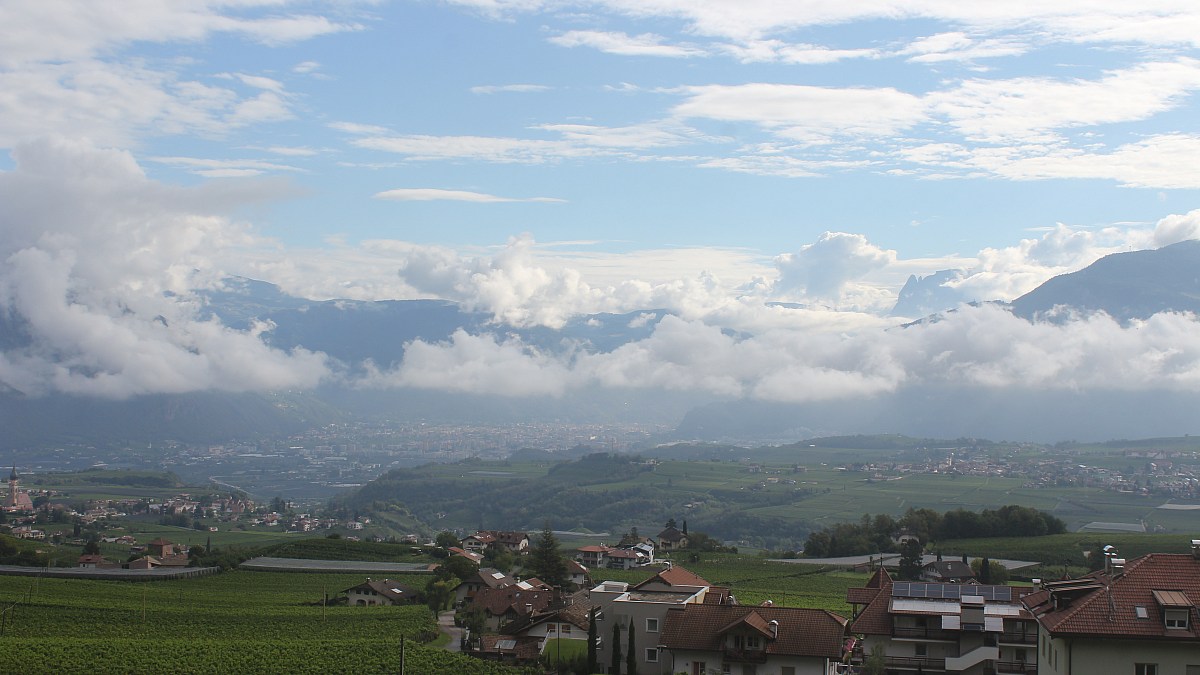 Gasthof Steinegger - Eppan Berg - Blick nach Osten - Foto-Webcam.eu