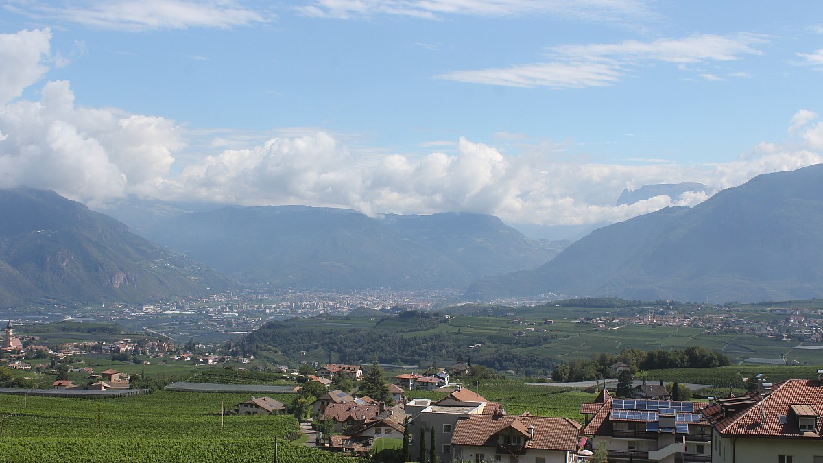 Gasthof Steinegger - Eppan Berg - Blick nach Osten - Foto-Webcam.eu