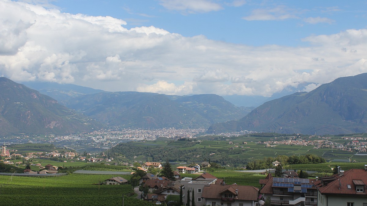 Gasthof Steinegger - Eppan Berg - Blick nach Osten - Foto-Webcam.eu