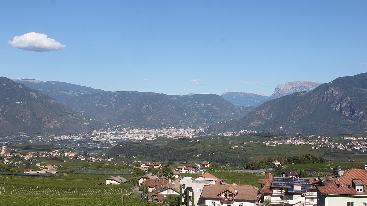 Gasthof Steinegger - Eppan Berg - Blick nach Osten - Foto-Webcam.eu