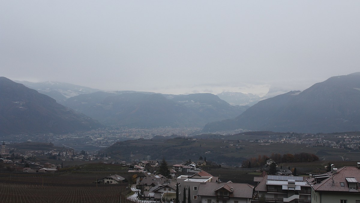 Gasthof Steinegger - Eppan Berg - Blick nach Osten - Foto-Webcam.eu