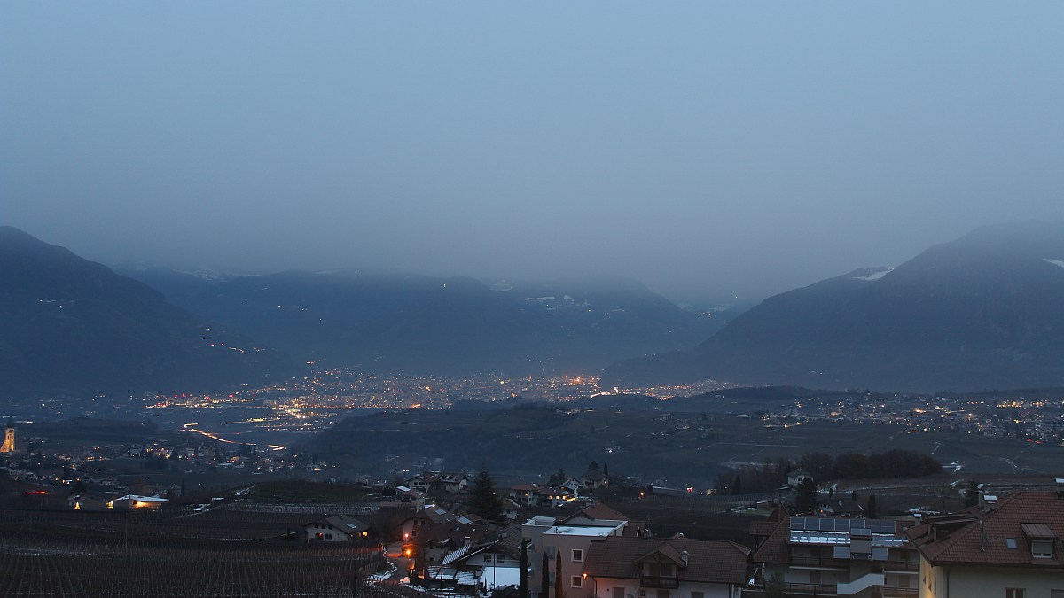 Gasthof Steinegger - Eppan Berg - Blick nach Osten - Foto-Webcam.eu