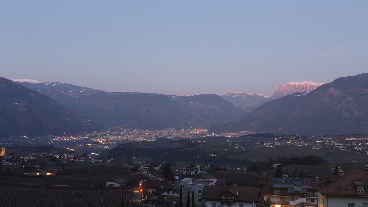 Gasthof Steinegger - Eppan Berg - Blick nach Osten - Foto-Webcam.eu