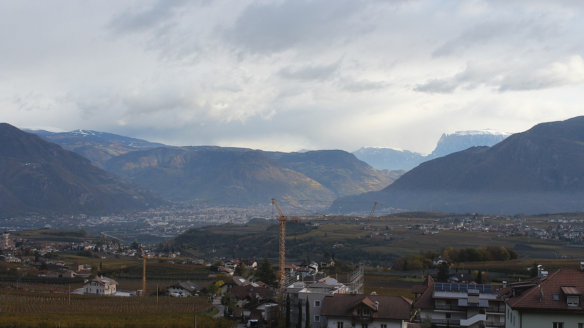Gasthof Steinegger - Eppan Berg - Blick nach Osten - Foto-Webcam.eu