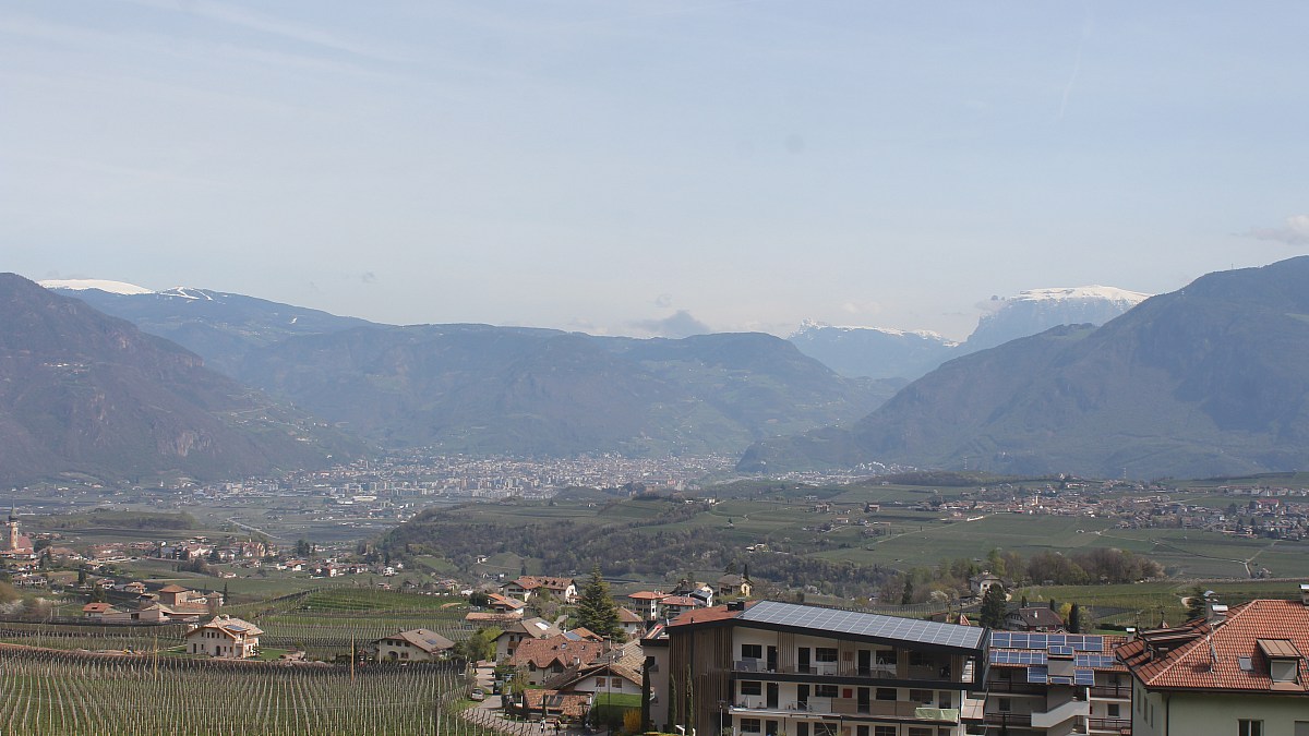 Gasthof Steinegger - Eppan Berg - Blick nach Osten - Foto-Webcam.eu