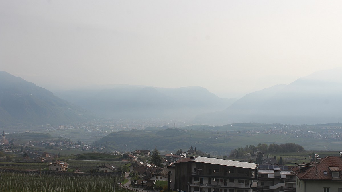 Gasthof Steinegger - Eppan Berg - Blick nach Osten - Foto-Webcam.eu