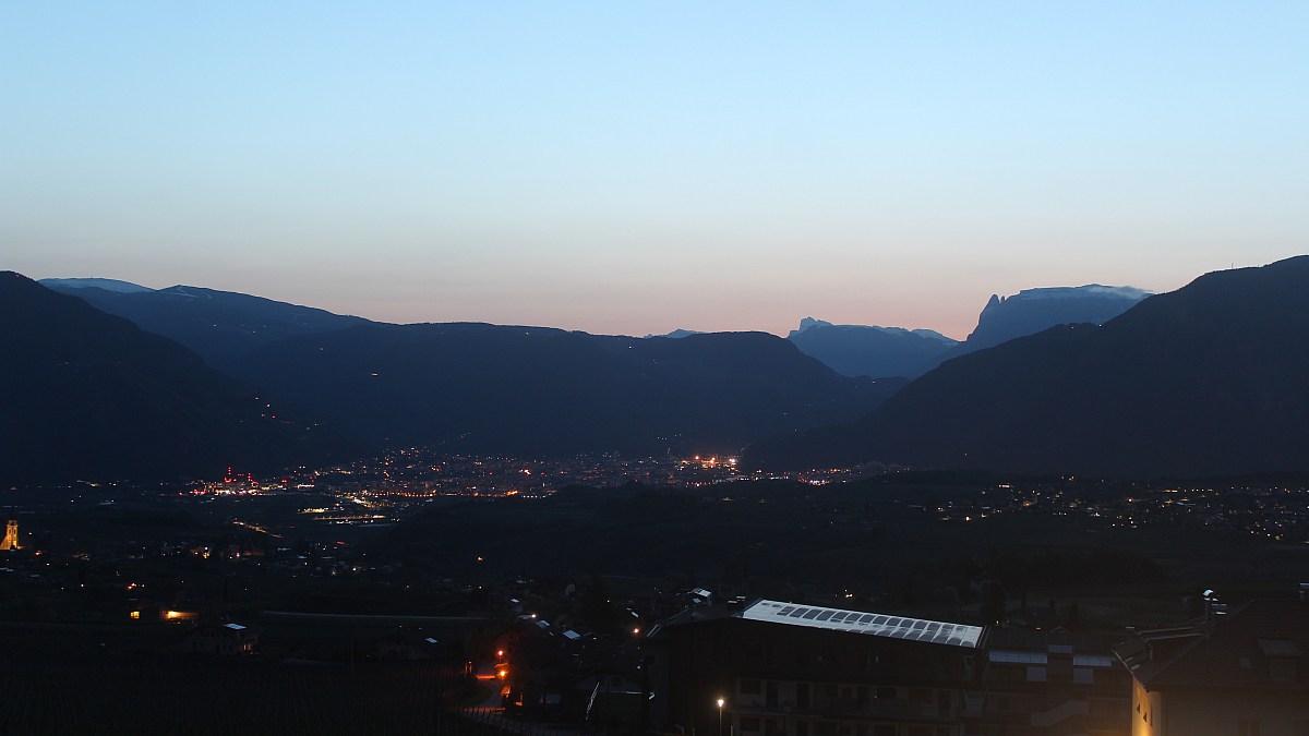 Gasthof Steinegger - Eppan Berg - Blick nach Osten - Foto-Webcam.eu