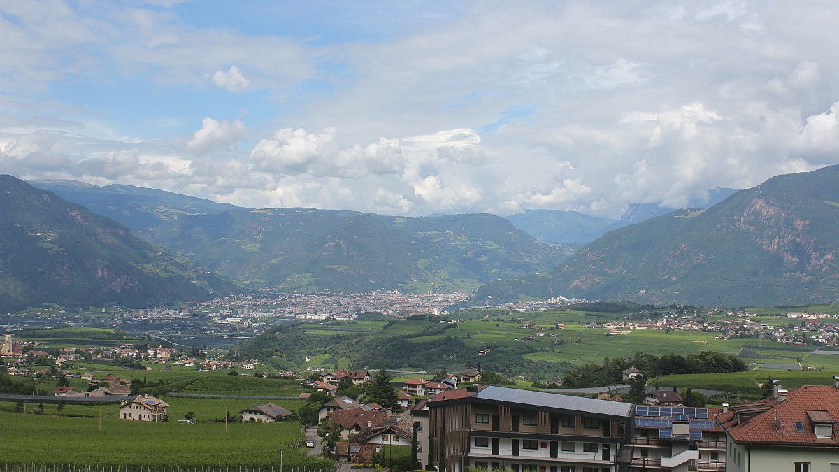 Gasthof Steinegger - Eppan Berg - Blick nach Osten - Foto-Webcam.eu