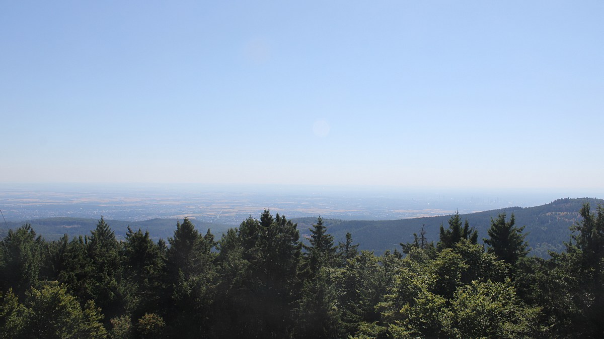 Großer Feldberg im Taunus - Blick über Frankfurt nach Südosten - Foto ...