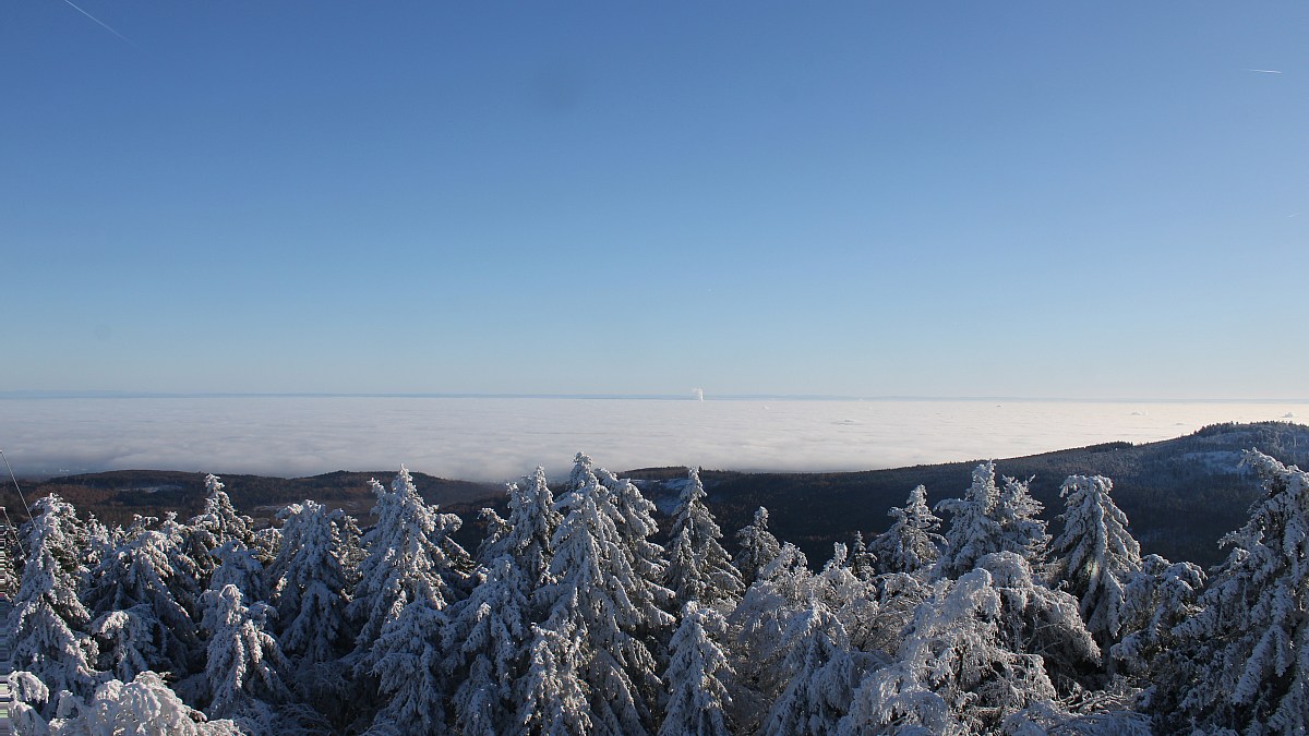 Großer Feldberg im Taunus - Blick über Frankfurt nach Südosten - Foto ...