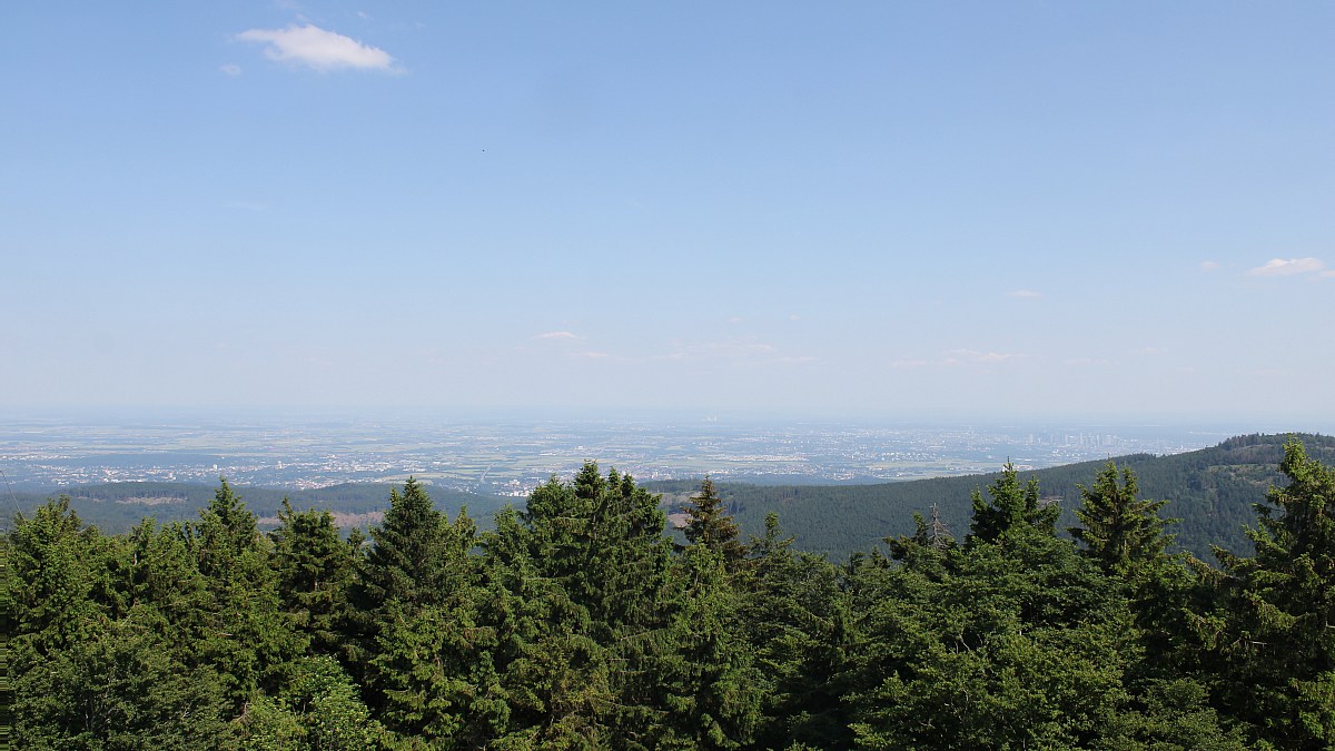 Großer Feldberg im Taunus - Blick über Frankfurt nach Südosten - Foto ...