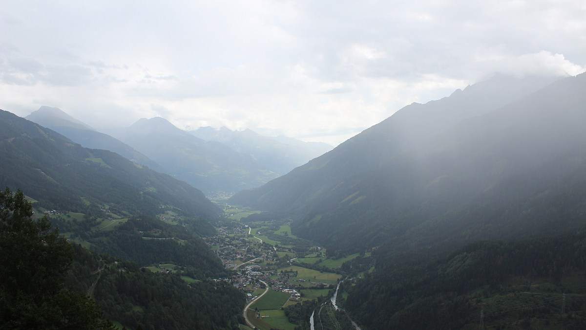 Flattach / Grafenberg - Blick zum Appartementhaus Lercher - Foto-Webcam.eu