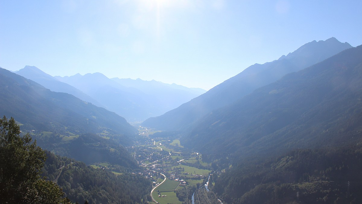 Flattach / Grafenberg - Blick zum Appartementhaus Lercher - Foto-Webcam.eu