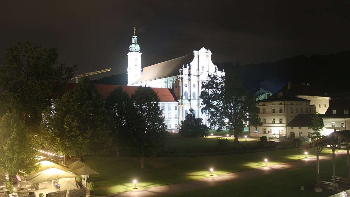 Veranstaltungsforum Fürstenfeld - Blick zur Klosterkirche - Foto-Webcam.eu