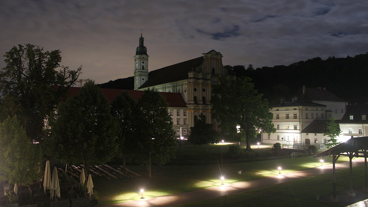 Veranstaltungsforum Fürstenfeld - Blick zur Klosterkirche - Foto-Webcam.eu