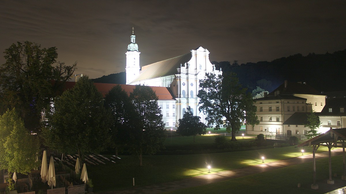 Veranstaltungsforum Fürstenfeld - Blick zur Klosterkirche - Foto-Webcam.eu
