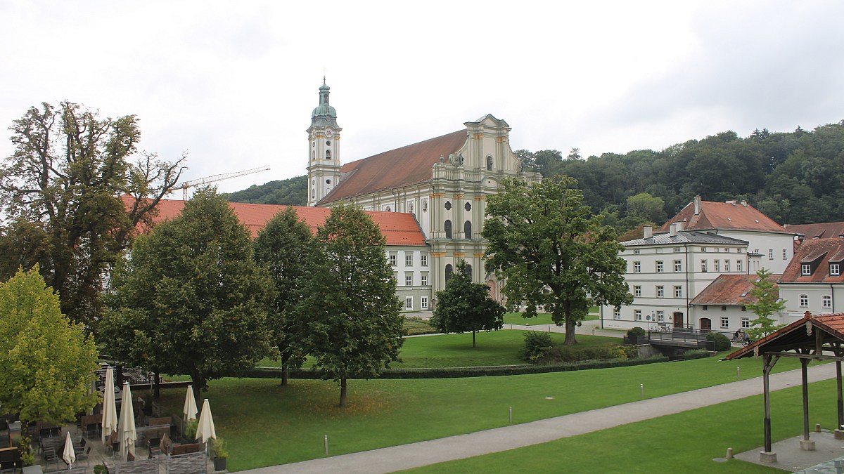 Veranstaltungsforum Fürstenfeld - Blick zur Klosterkirche - Foto-Webcam.eu