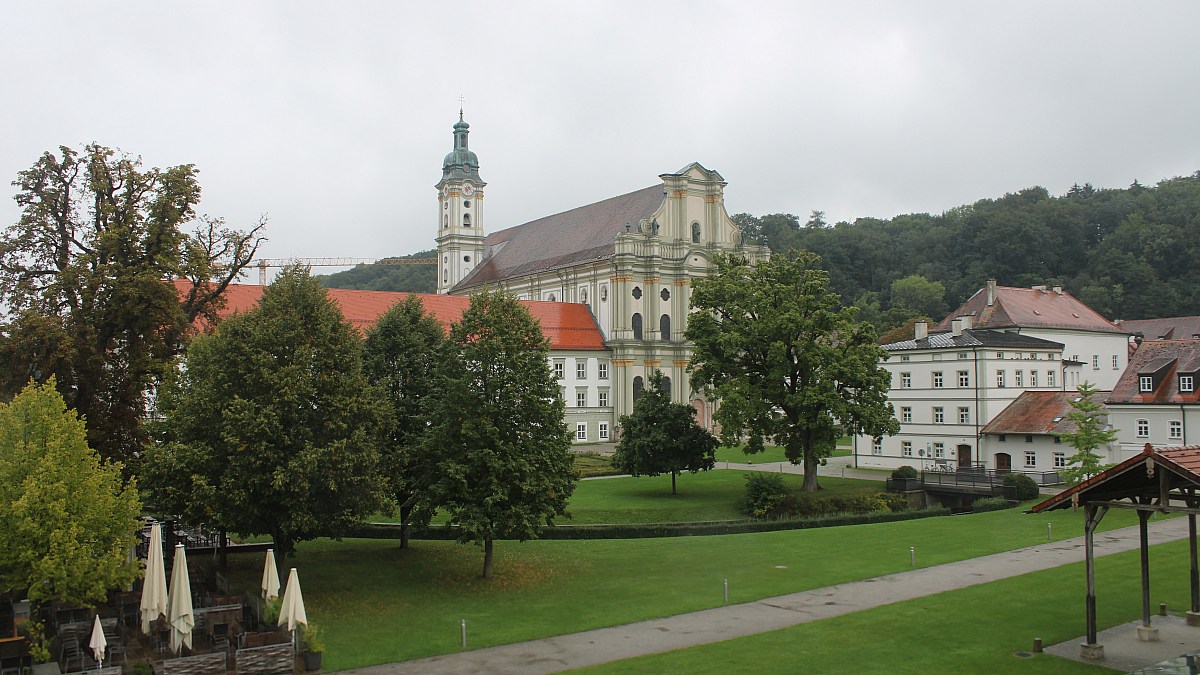 Veranstaltungsforum Fürstenfeld - Blick zur Klosterkirche - Foto-Webcam.eu