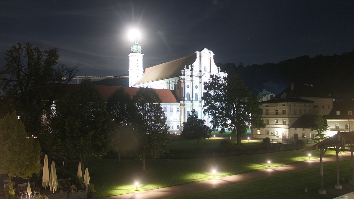 Veranstaltungsforum Fürstenfeld - Blick zur Klosterkirche - Foto-Webcam.eu