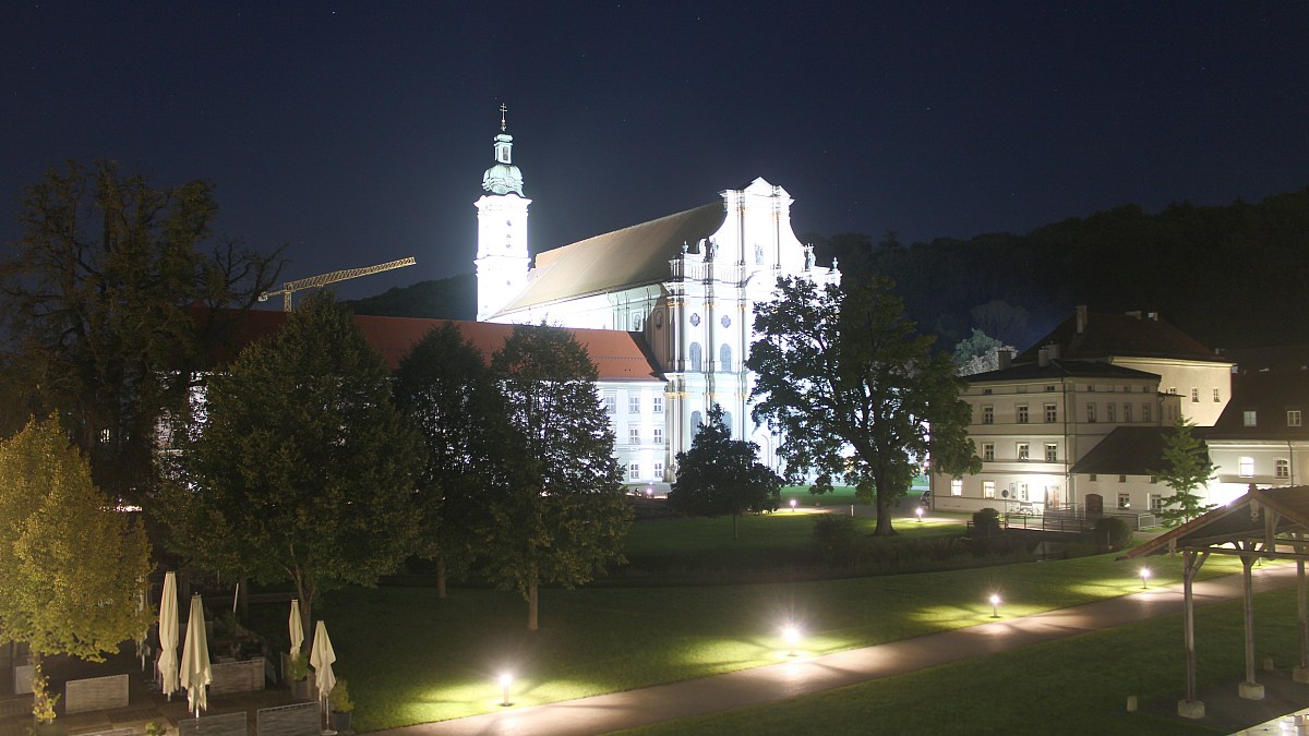 Veranstaltungsforum Fürstenfeld - Blick zur Klosterkirche - Foto-Webcam.eu