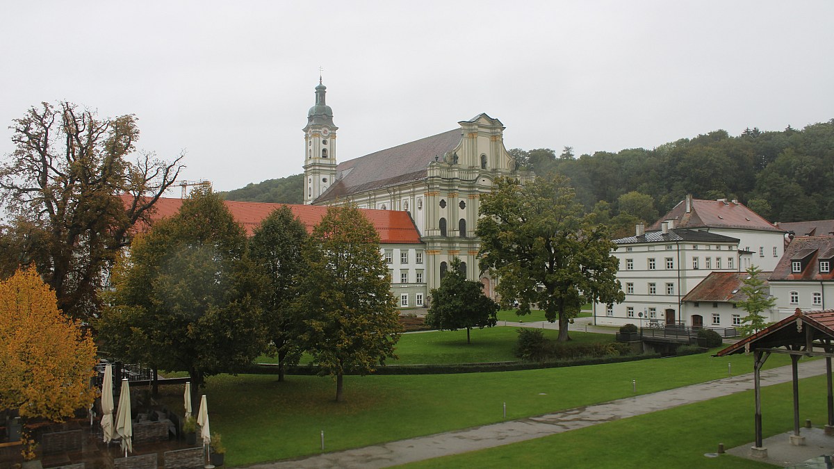 Veranstaltungsforum Fürstenfeld - Blick zur Klosterkirche - Foto-Webcam.eu