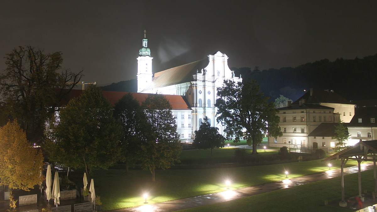 Veranstaltungsforum Fürstenfeld - Blick zur Klosterkirche - Foto-Webcam.eu