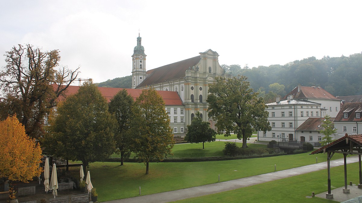 Veranstaltungsforum Fürstenfeld - Blick zur Klosterkirche - Foto-Webcam.eu