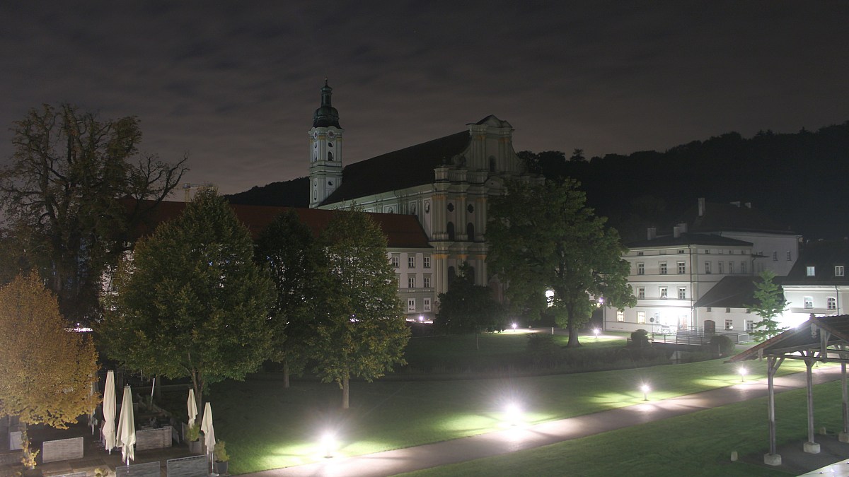 Veranstaltungsforum Fürstenfeld - Blick zur Klosterkirche - Foto-Webcam.eu