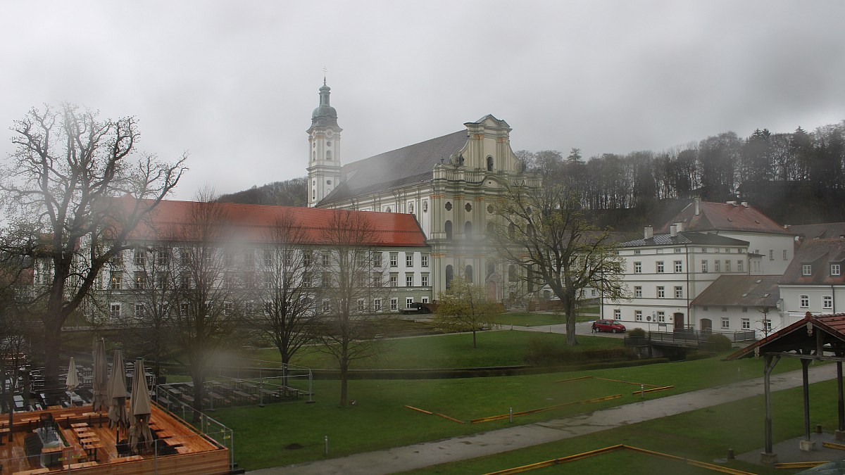Veranstaltungsforum Fürstenfeld - Blick zur Klosterkirche - Foto-Webcam.eu