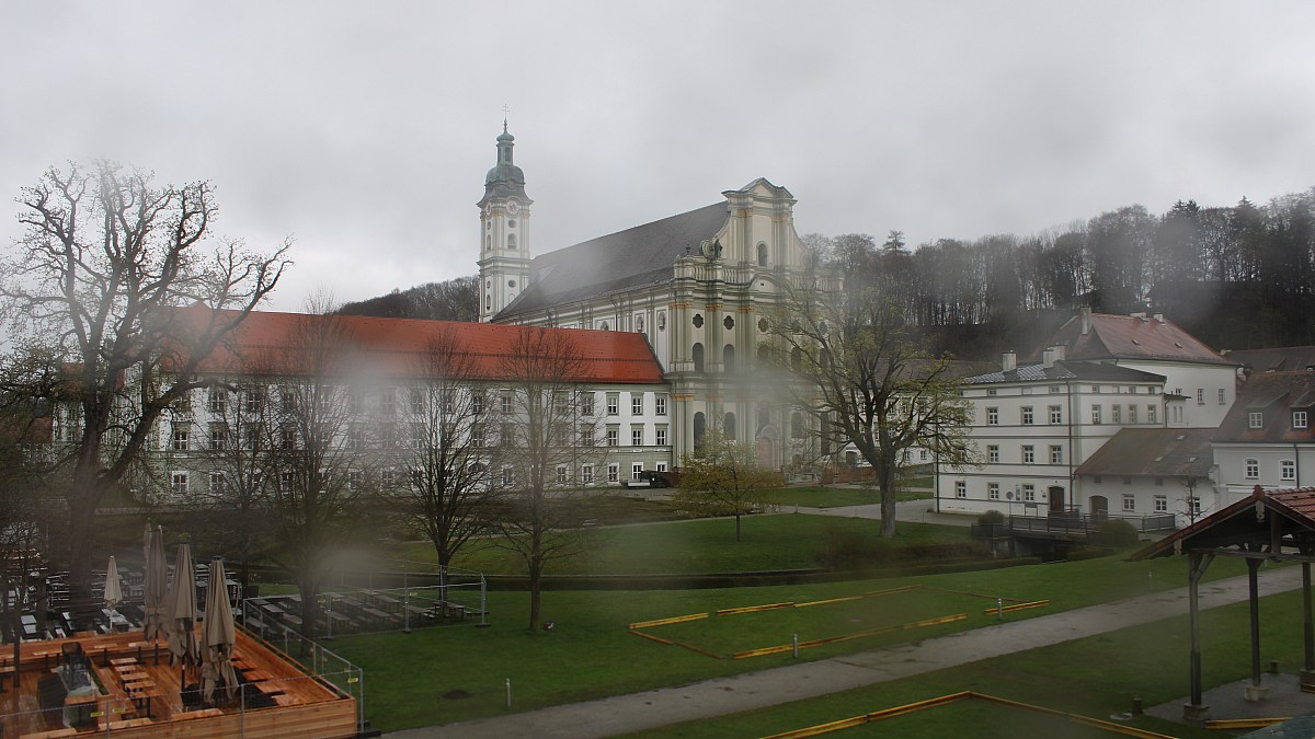 Veranstaltungsforum Fürstenfeld - Blick zur Klosterkirche - Foto-Webcam.eu
