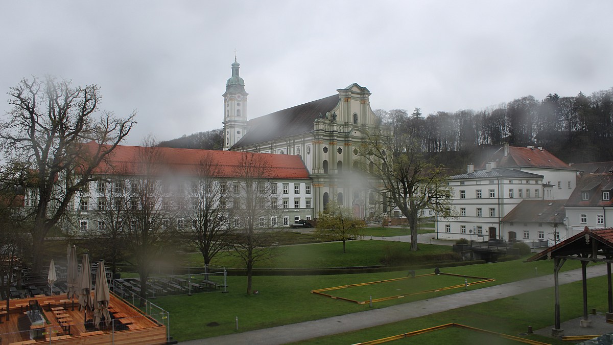 Veranstaltungsforum Fürstenfeld - Blick zur Klosterkirche - Foto-Webcam.eu