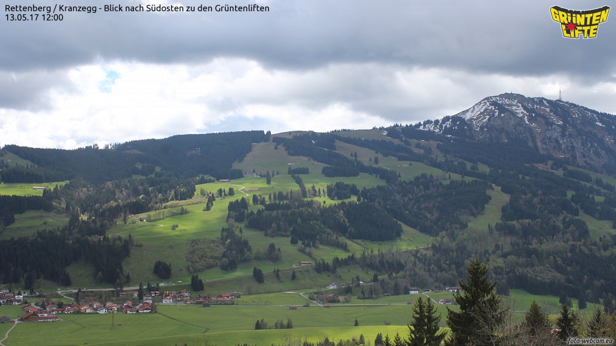 Rettenberg / Kranzegg - Blick nach Südosten zu den Grüntenliften - Foto ...