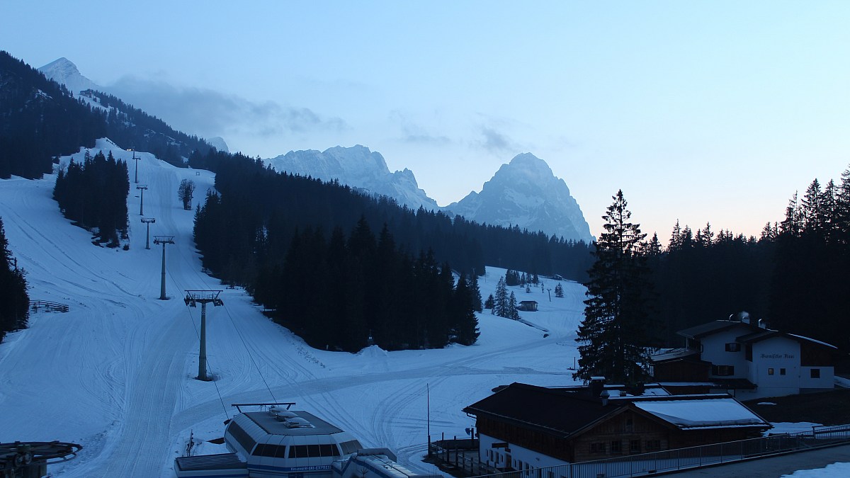 Hausberg - Garmisch-Classic - Blick nach Südwesten - Foto-Webcam.eu