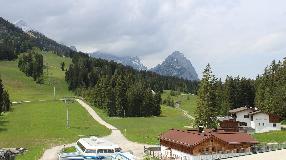 Hausberg - Garmisch-Classic - Blick nach Südwesten - Foto-Webcam.eu