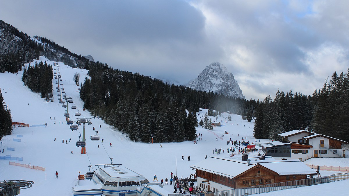 Hausberg - Garmisch-Classic - Blick nach Südwesten - Foto-Webcam.eu