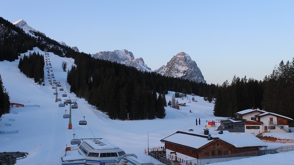 Hausberg - Garmisch-Classic - Blick nach Südwesten - Foto-Webcam.eu