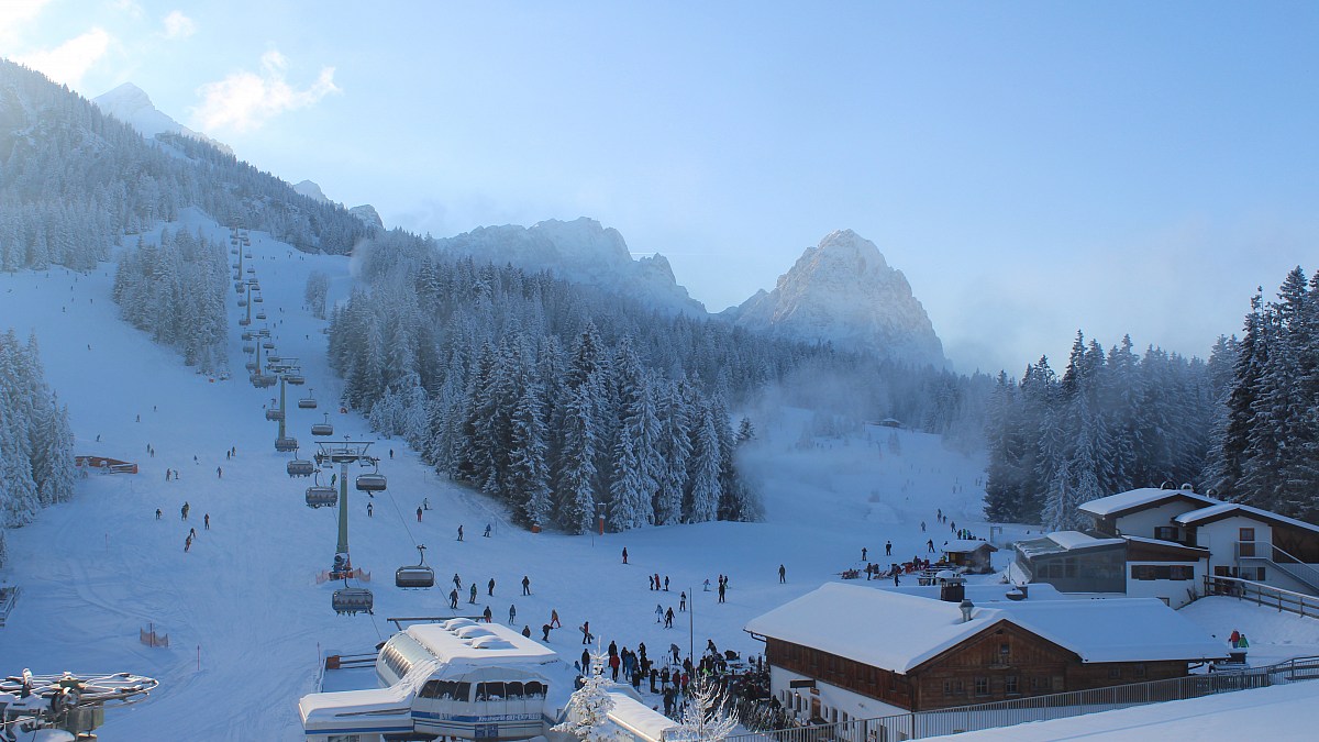 Hausberg - Garmisch-Classic - Blick nach Südwesten - Foto-Webcam.eu