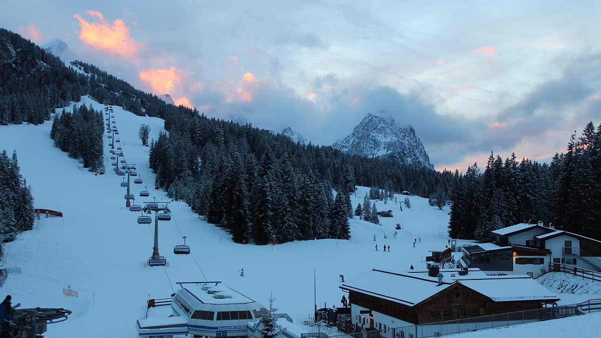 Hausberg - Garmisch-Classic - Blick nach Südwesten - Foto-Webcam.eu
